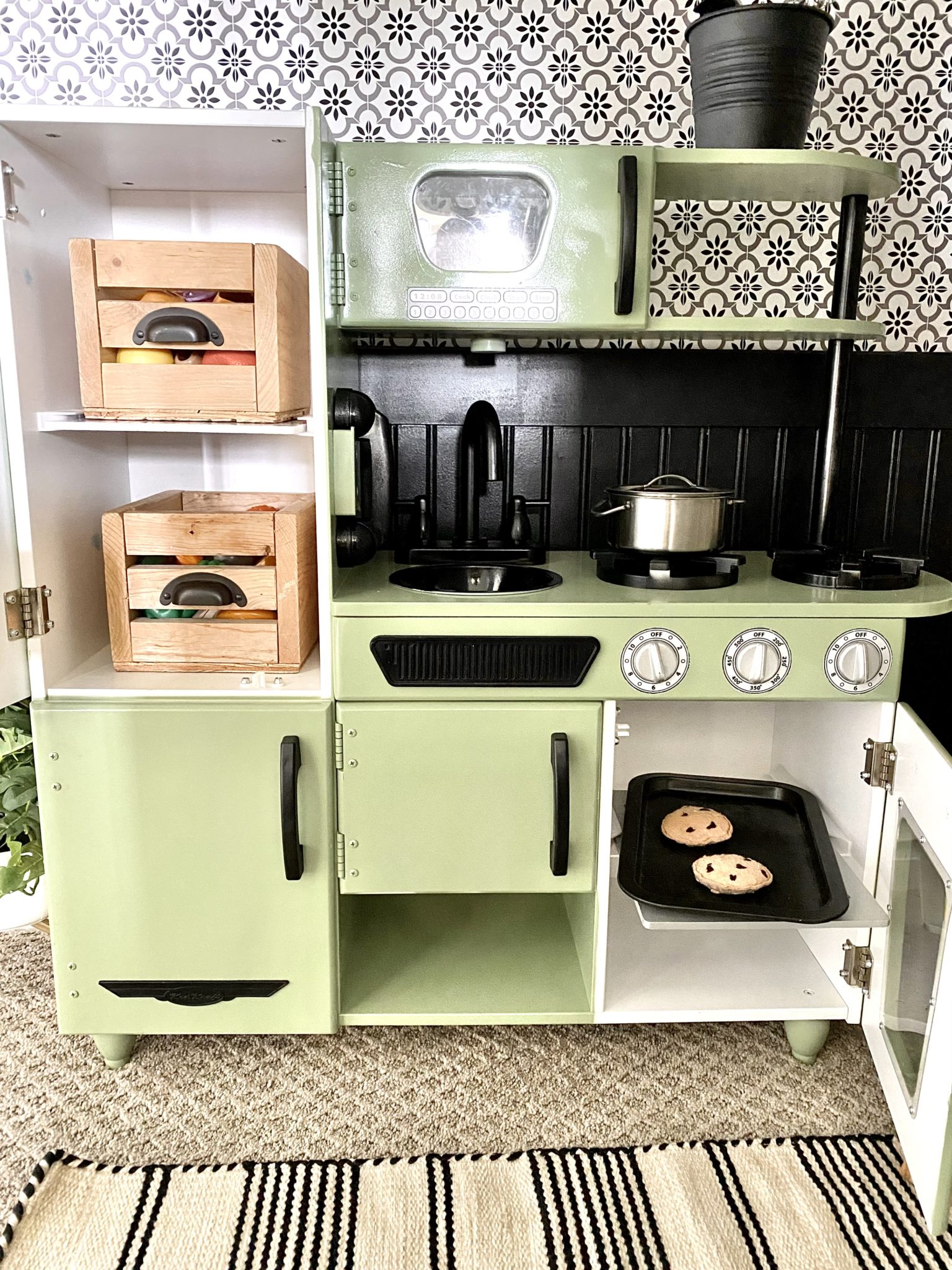 Cute Vintage Play Kitchen - Honeybear Lane