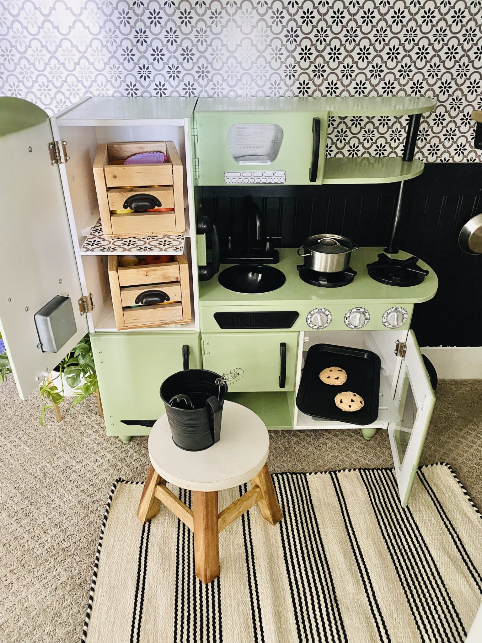 Cute Vintage Play Kitchen - Honeybear Lane